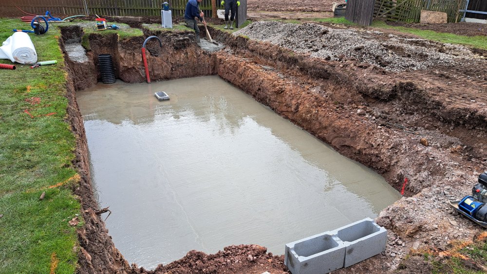 Jak postavit bazén svépomocí | Kompletní návod krok za krokem