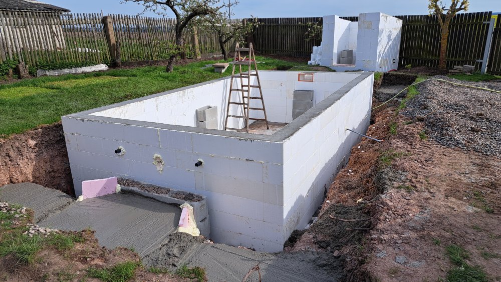 Jak postavit bazén svépomocí | Kompletní návod krok za krokem